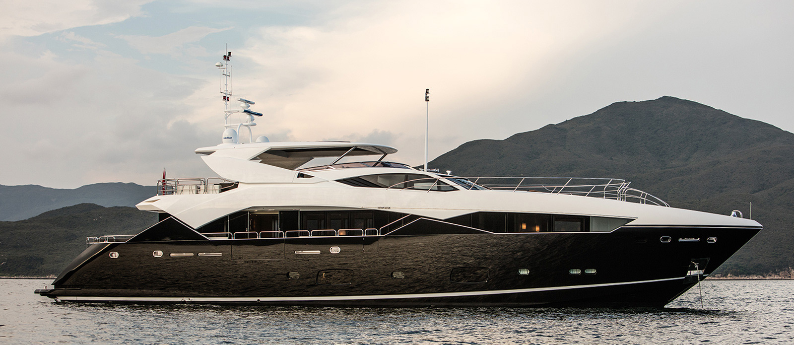 Sunseeker 115 Sport Yacht "BLACKFISH" For Sale with Bristow-Holmes